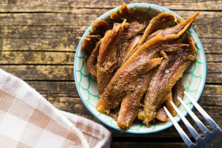Anchois - co to jest? Właściwości, zastosowanie - PoradyFIT